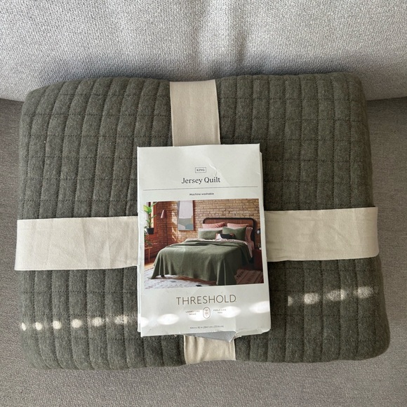 Threshold | Bedding | Nwt King Jersey Quilt Dark Olive Green Heather ...